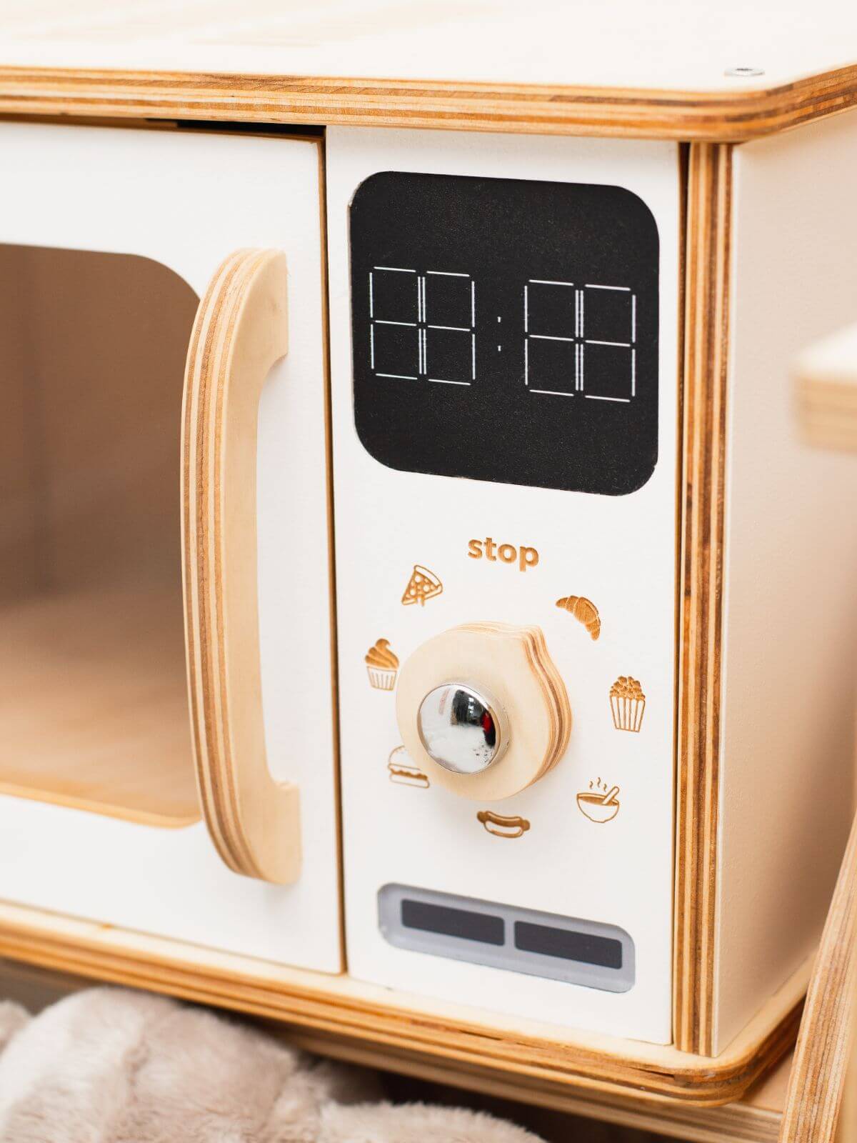 Wooden microwave toy (for USA)– ChildUniverse