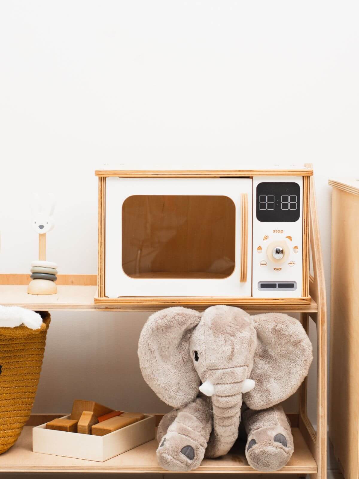 Wooden microwave toy (for USA)– ChildUniverse